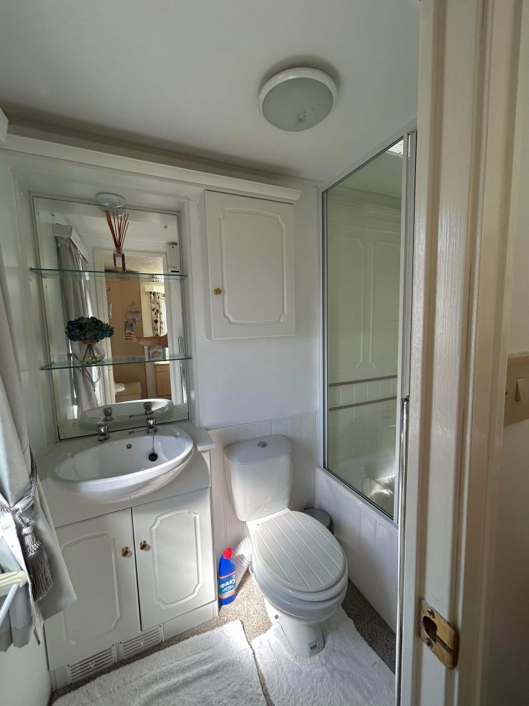 Atlas Diamond Super - 2 Bedroom - Lake side - Greengrass Park Static ...